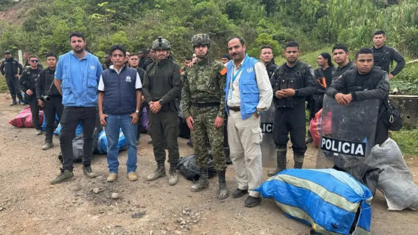 Liberan a los 28 policías y un militar secuestrados en El Plateado, Cauca Liberan a los 28 policías y un militar secuestrados en El Plateado, Cauca